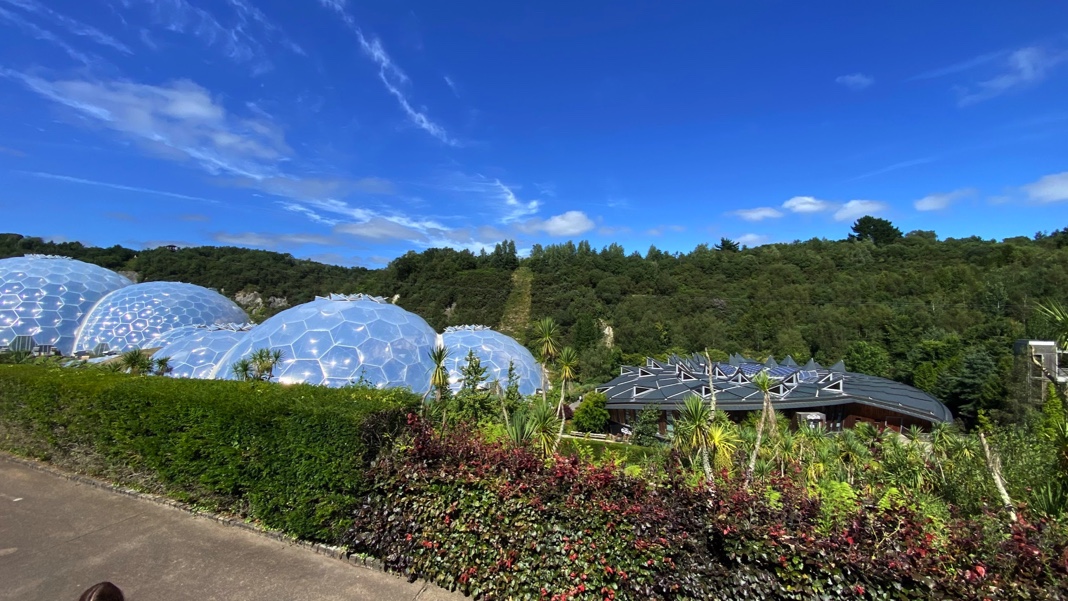 Digital reuse powered by re-universe - re-universe